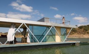 Floatwing: casa flotante prefabricada y autosuficiente